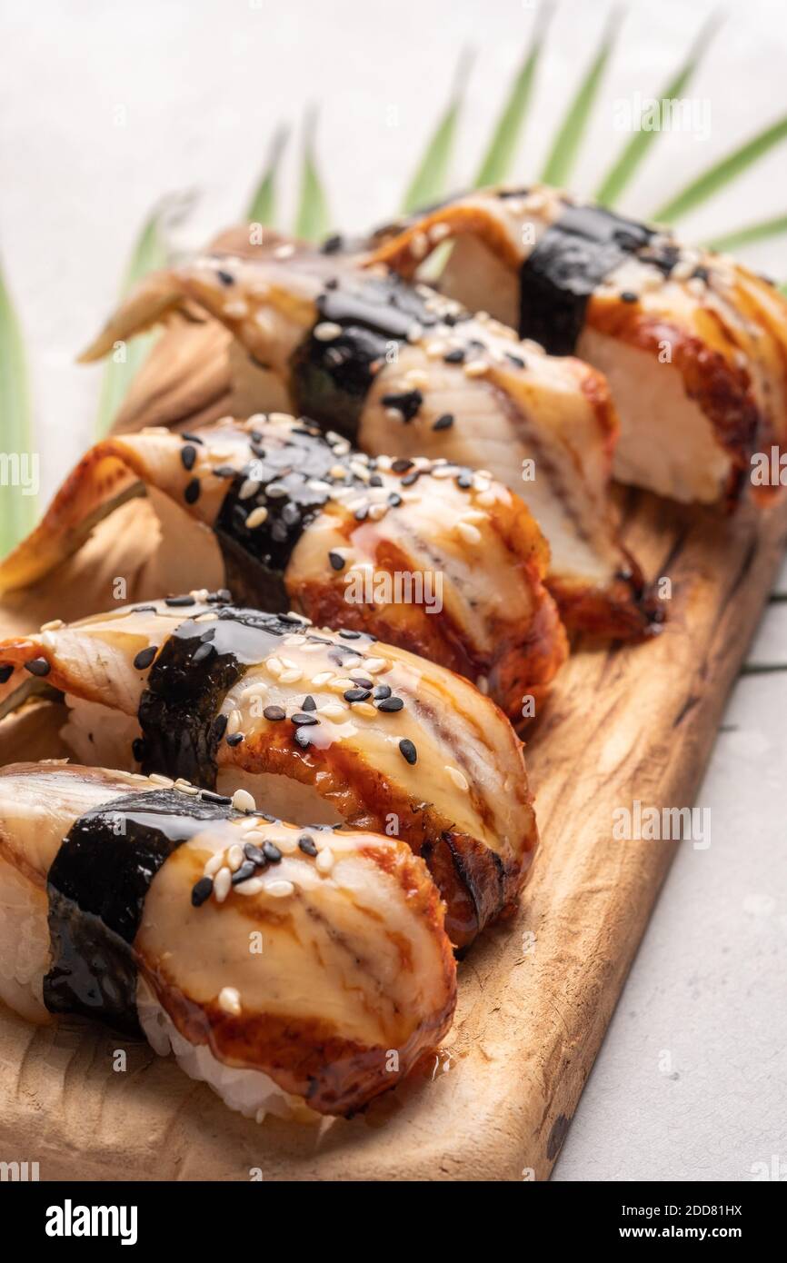 Unagi eel nigiri slice hi-res stock photography and images - Alamy