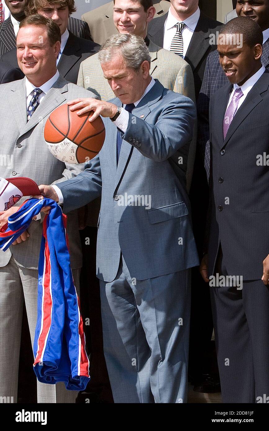 Kansas basketball team hi-res stock photography and images - Alamy