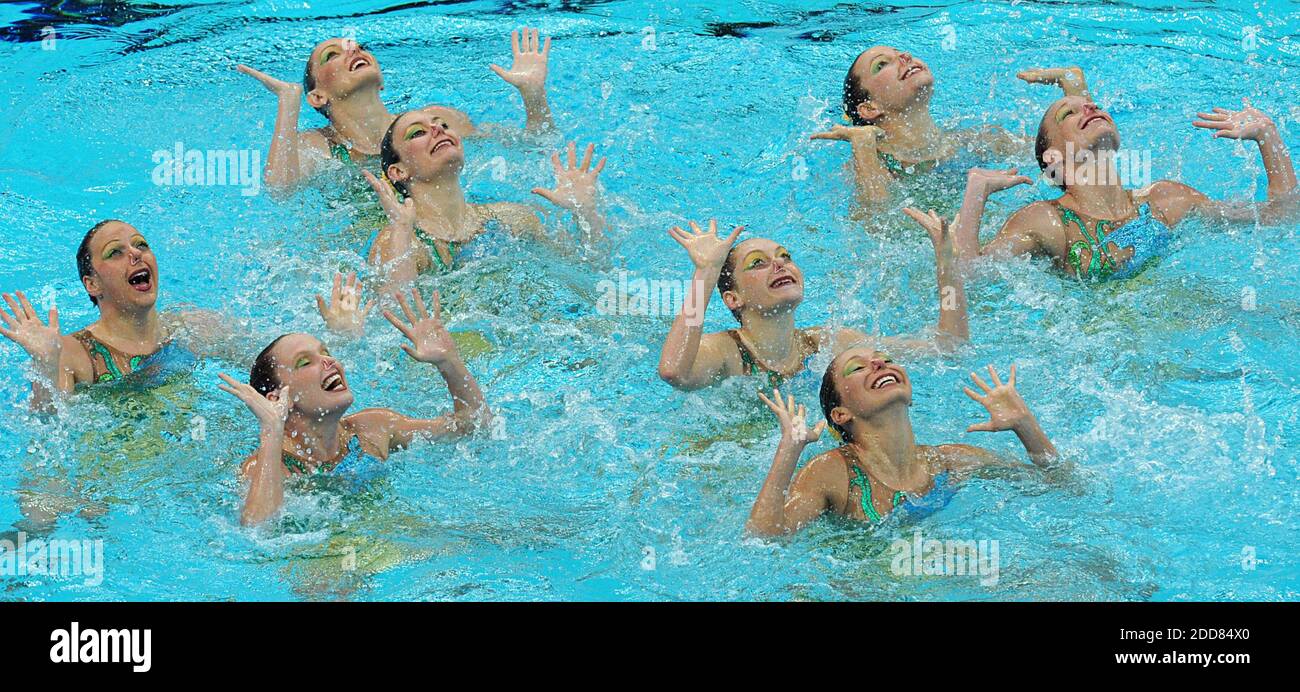 Synchronized swim team hi-res stock photography and images - Alamy