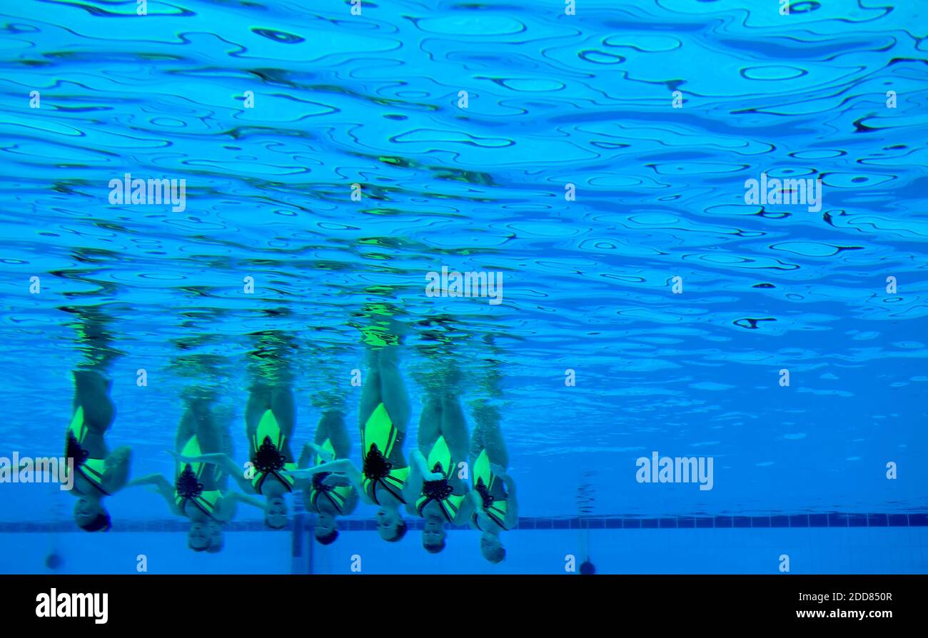Synchronized swim team hi-res stock photography and images - Alamy