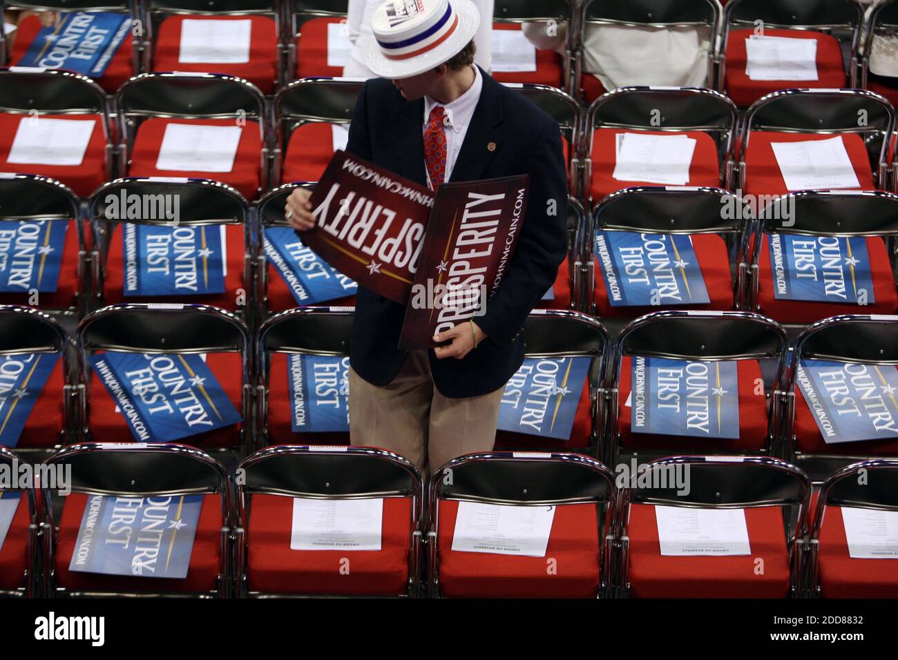 Republican party volunteer hi-res stock photography and images - Alamy