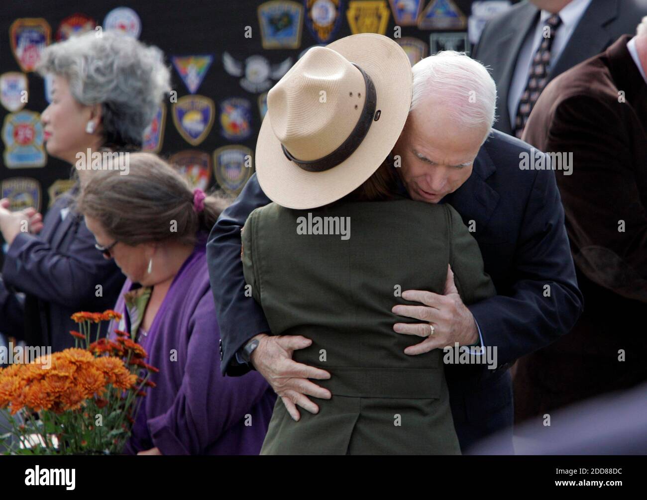 John mccain 2001 hi-res stock photography and images - Alamy