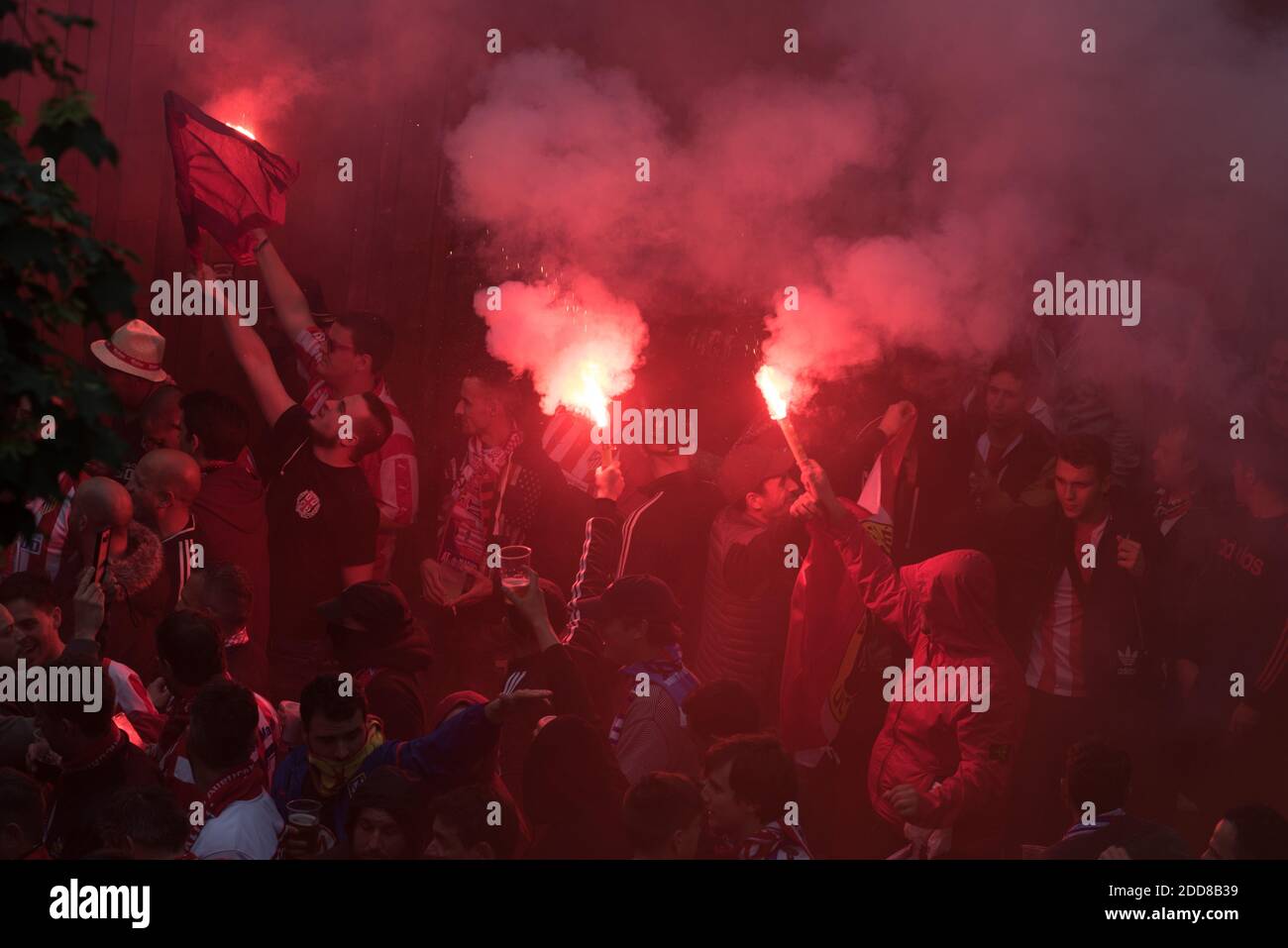 Ultras marseille om hi-res stock photography and images - Alamy