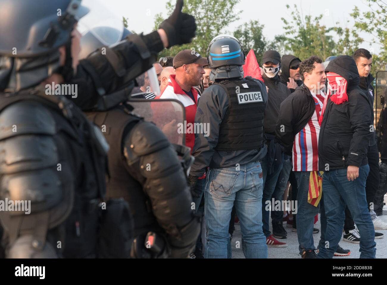 Atletico de Madrid's Ultras face the police on their arrival at ...