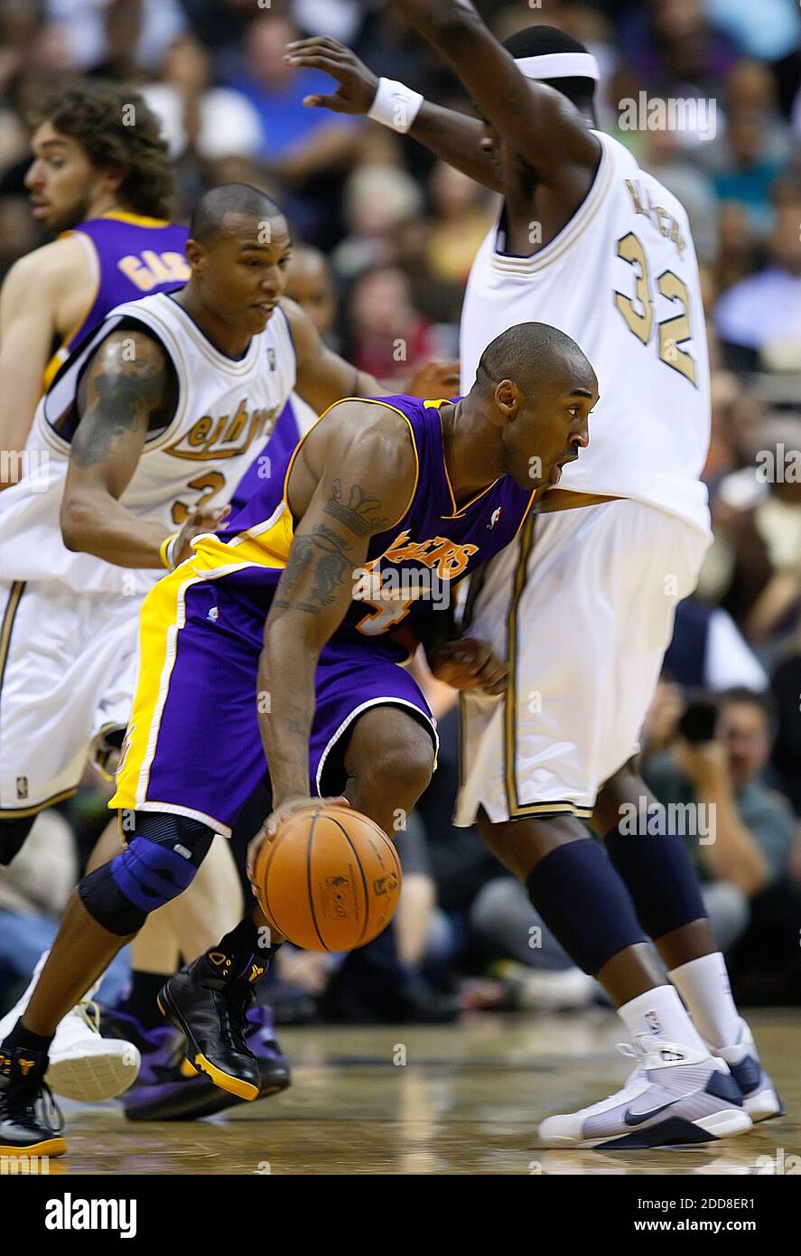 Koby bryant basket ball hi-res stock photography and images - Alamy