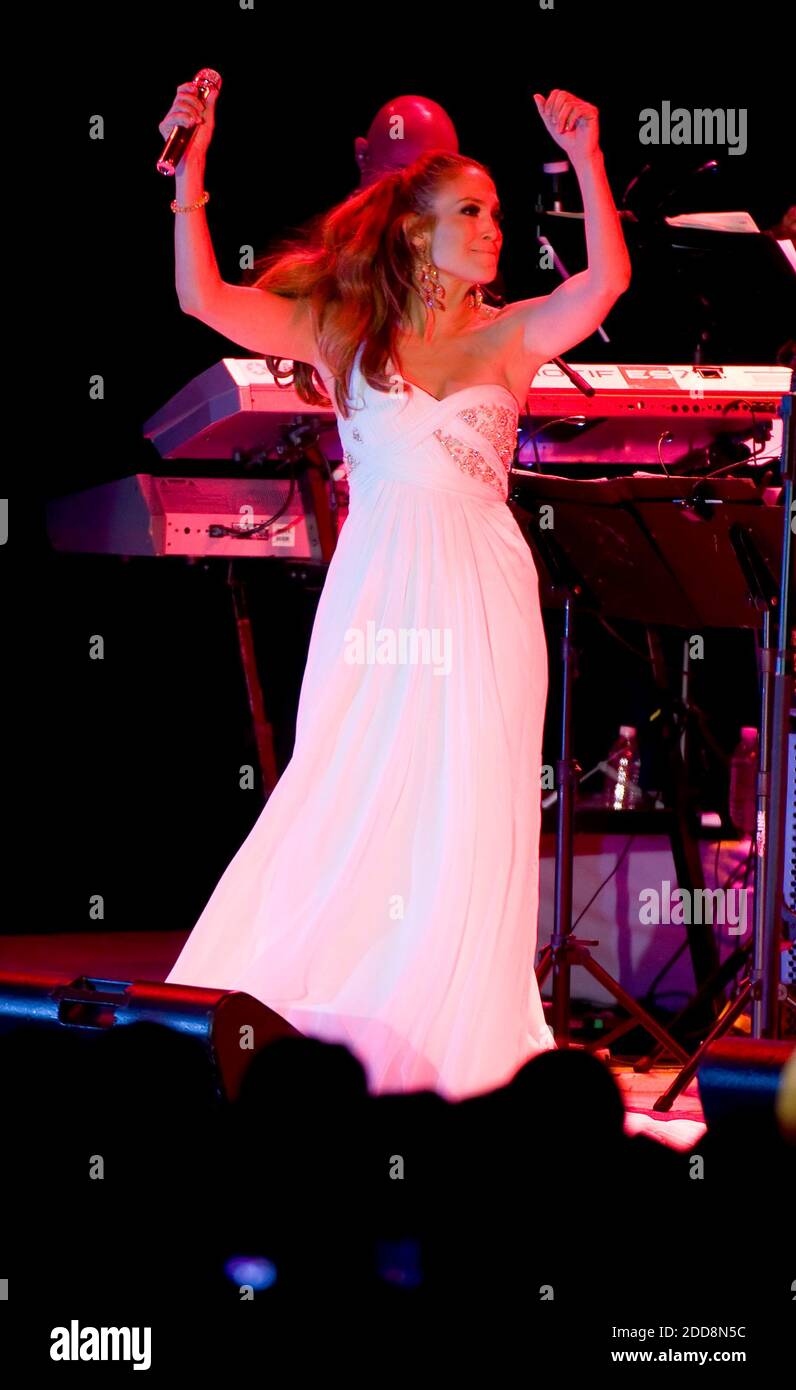 J lo on stage hi-res stock photography and images - Alamy