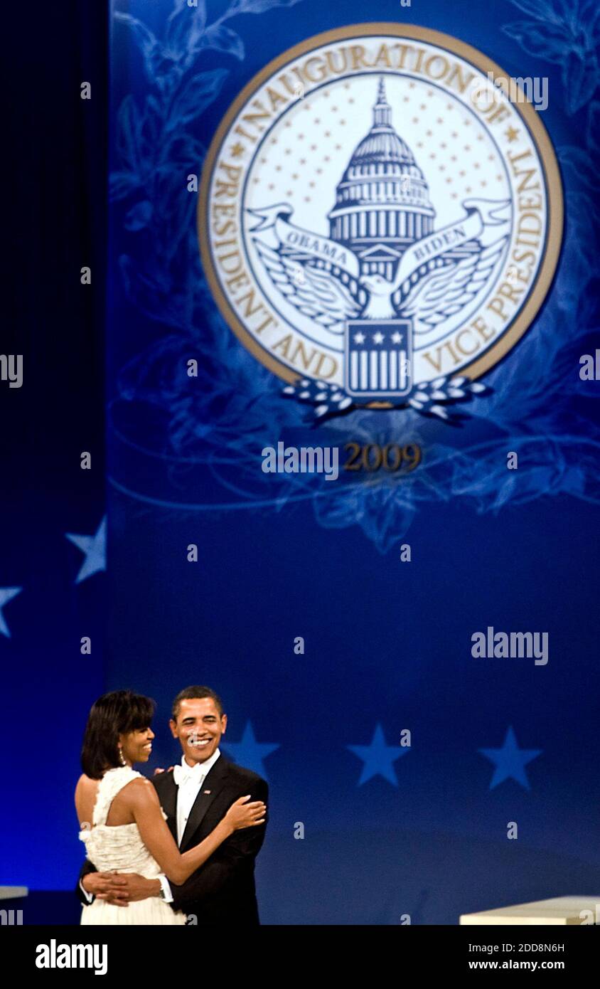 Michelle obama inauguration ball 2009 hi-res stock photography and ...