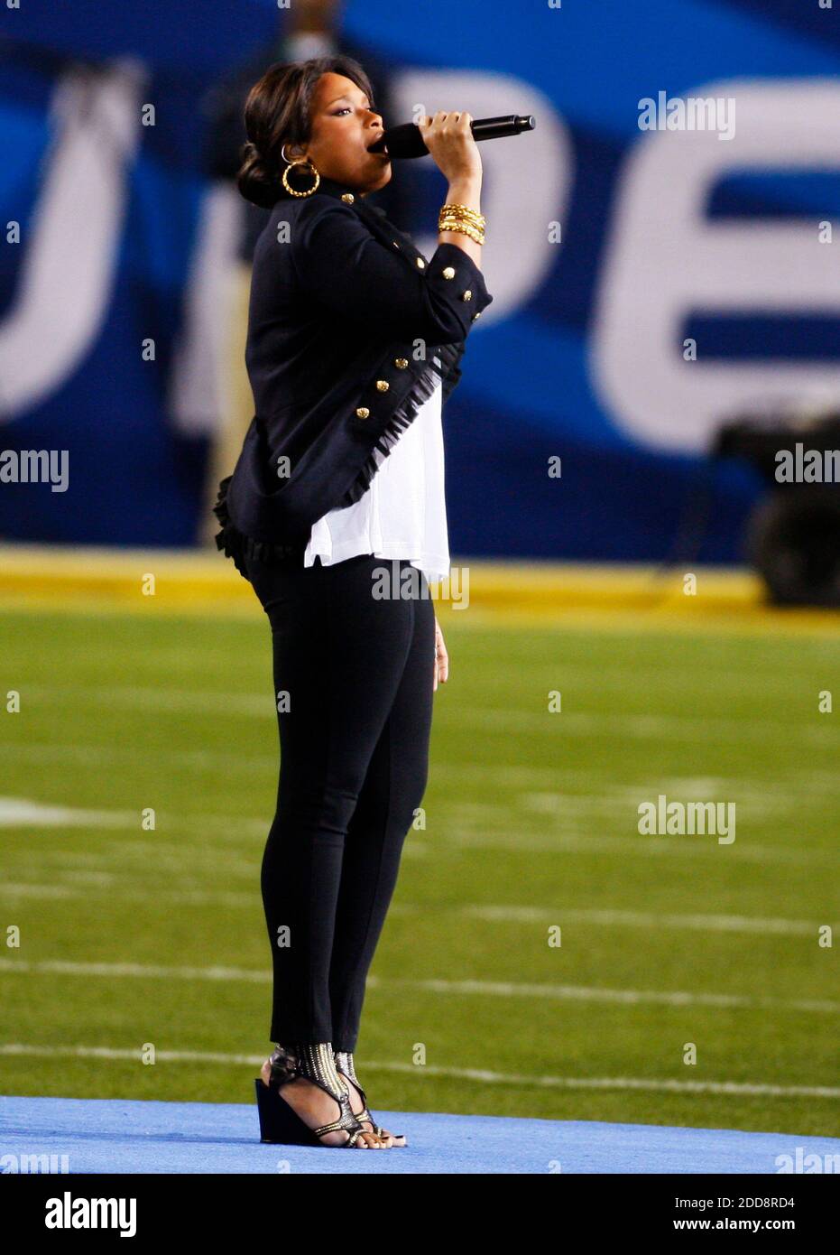 Super bowl star spangled banner hi-res stock photography and images - Alamy