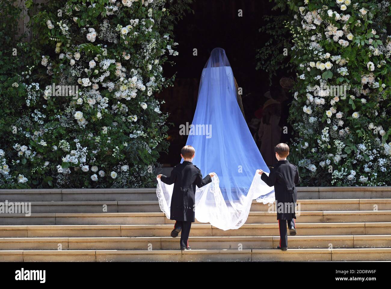 Meghan Markle arrives at St George's Chapel in Windsor Castle for her ...
