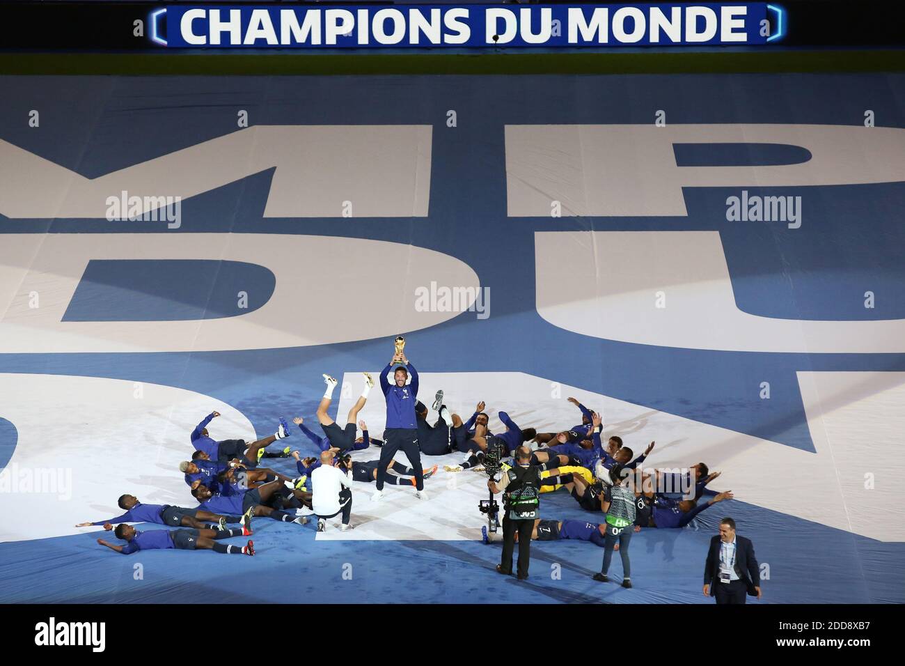 Hugo Lloris and Players of France celebrate World Cup 2018 at Stade de ...