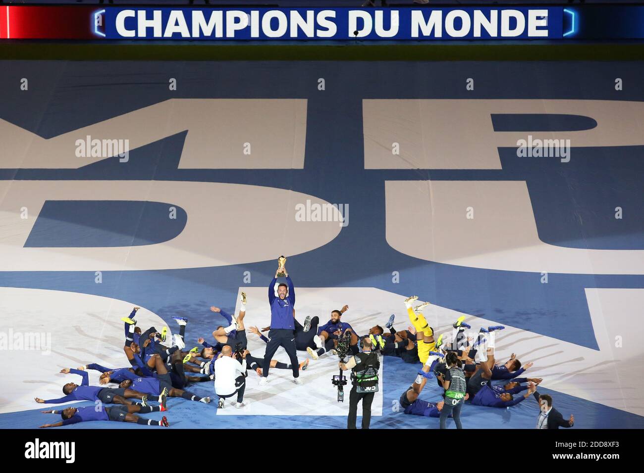 Hugo Lloris and Players of France celebrate World Cup 2018 at Stade de ...