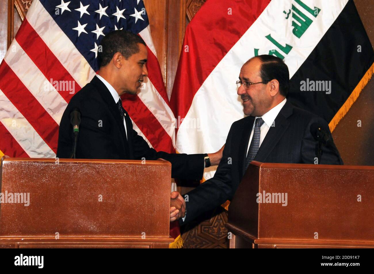 NO FILM, NO VIDEO, NO TV, NO DOCUMENTARY - US President Barack Obama (L ...