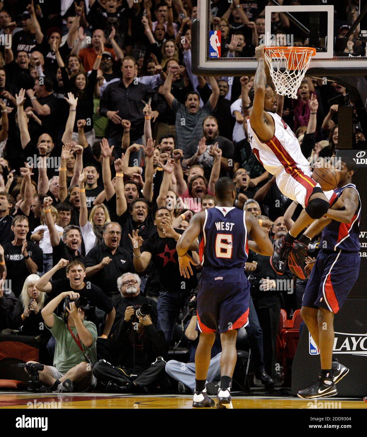 NO FILM, NO VIDEO, NO TV, NO DOCUMENTARY - Miami Heat fans erupt after ...