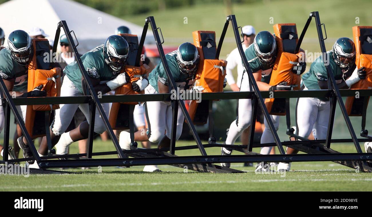 Linemen training hi-res stock photography and images - Alamy