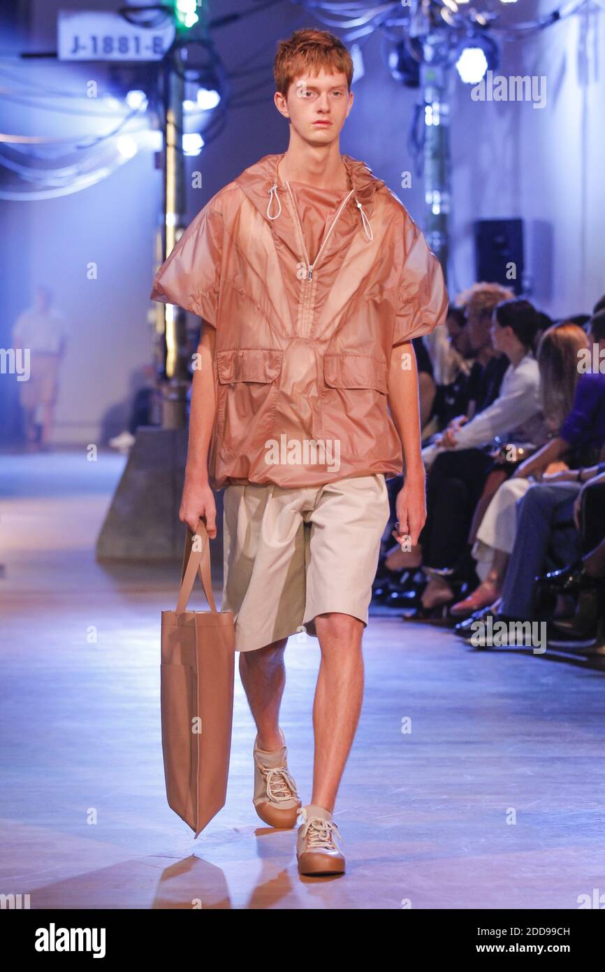 A model walks the runway during the Cerruti 1881 Menswear Spring/Summer ...