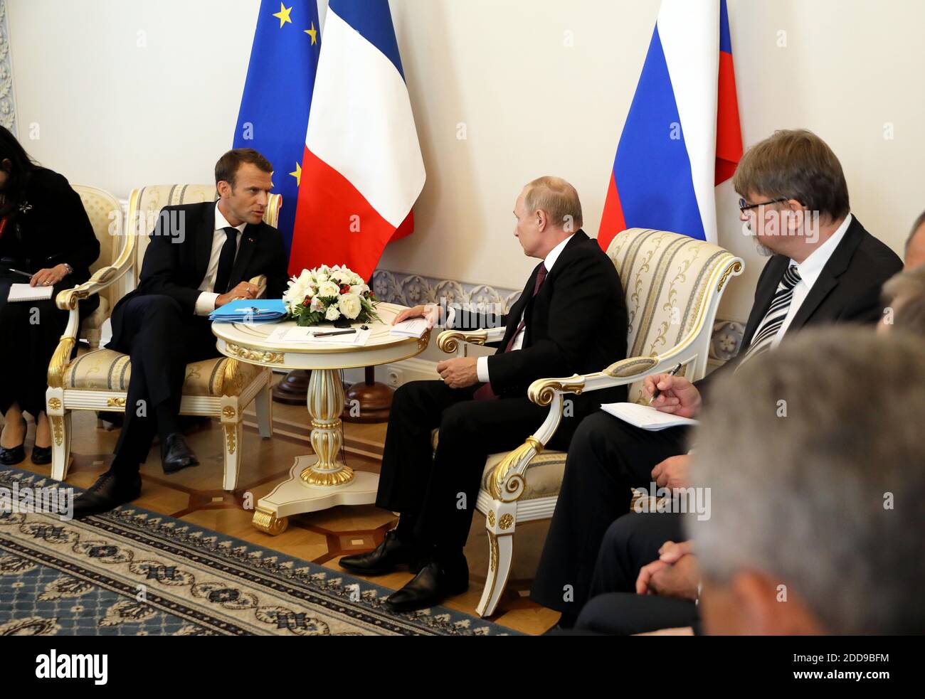 Russian President Vladimir Putin meets with his French counterpart ...