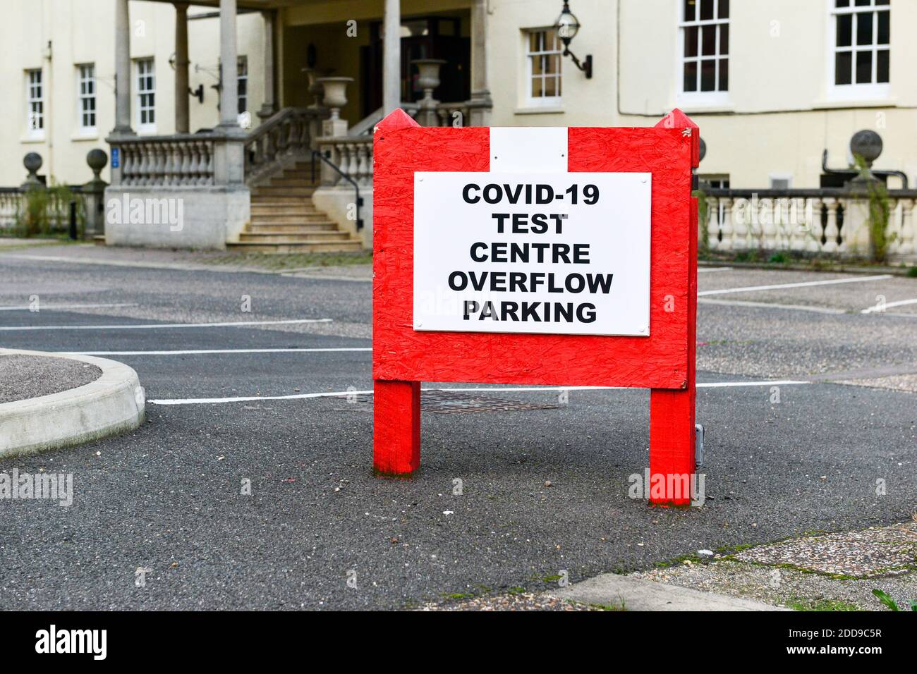Overflow car parking sign hi-res stock photography and images - Alamy
