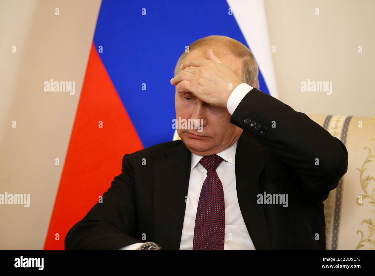 Russian President Vladimir Putin meets with his French counterpart at ...