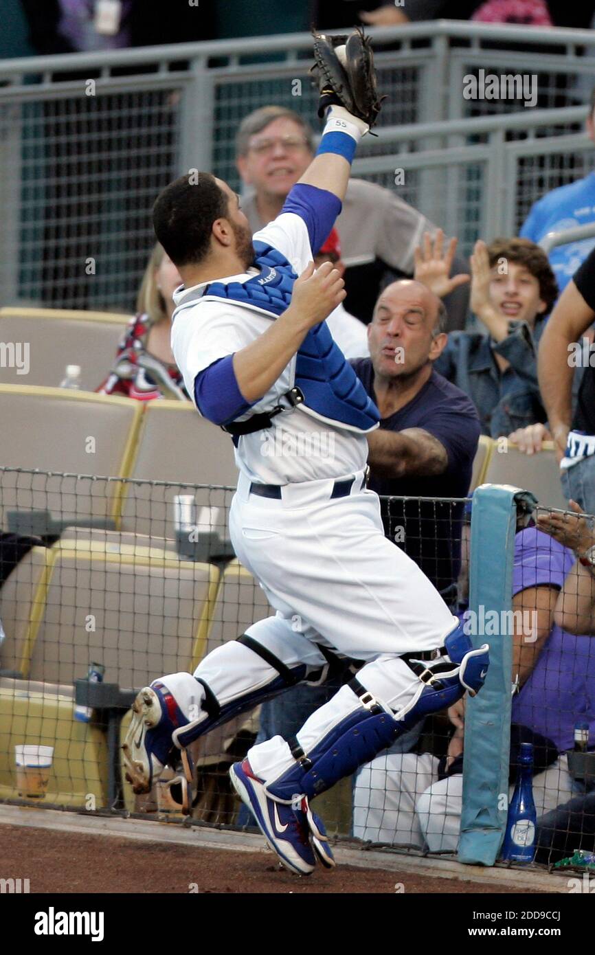 Dodger stadium fans hi-res stock photography and images - Alamy