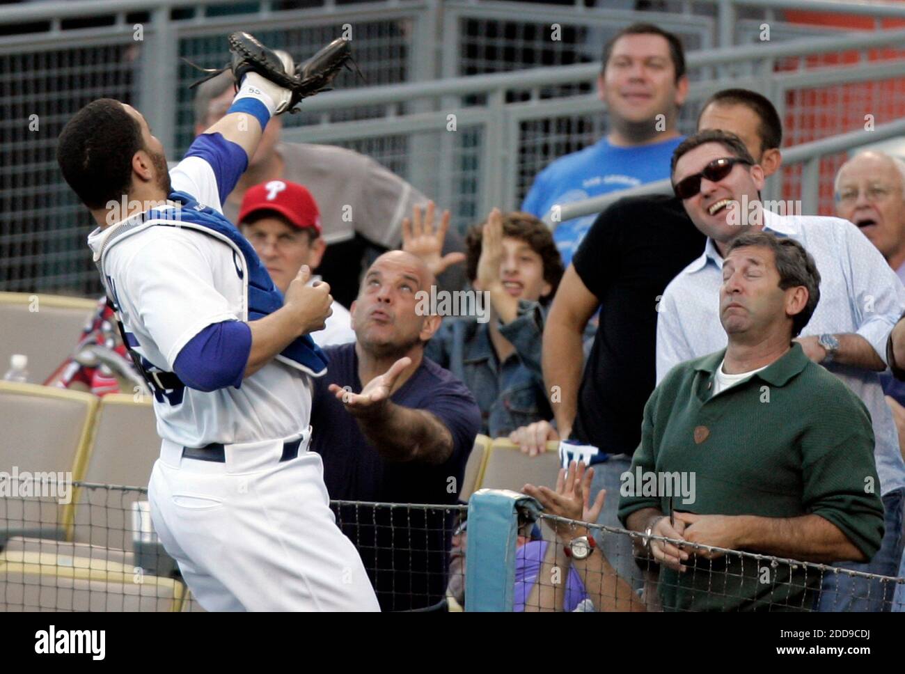 Dodger stadium fans hi-res stock photography and images - Alamy
