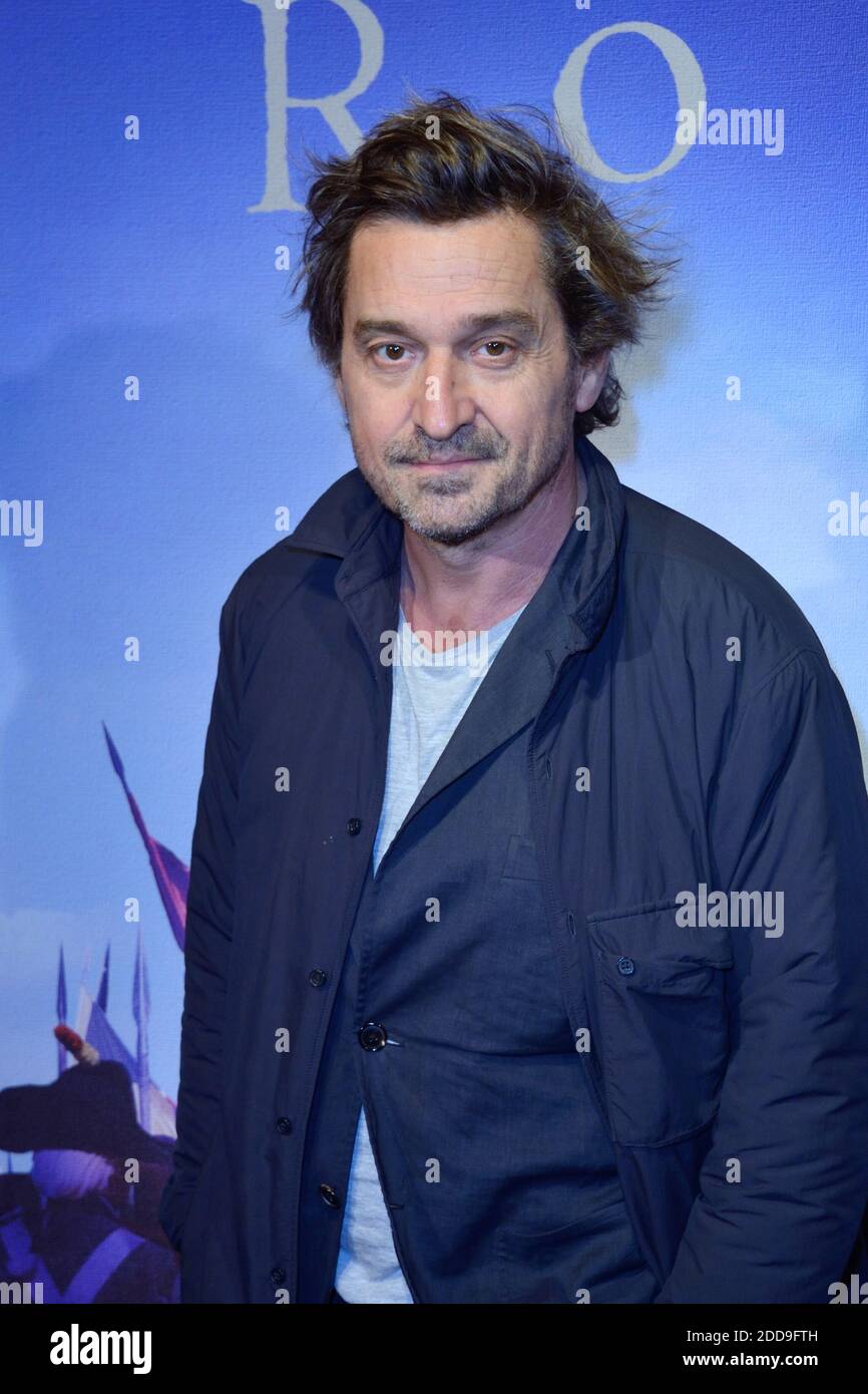 Louis-Do de Lencquesaing assiste a la Premiere de Un Peuple Et Son Roi ...