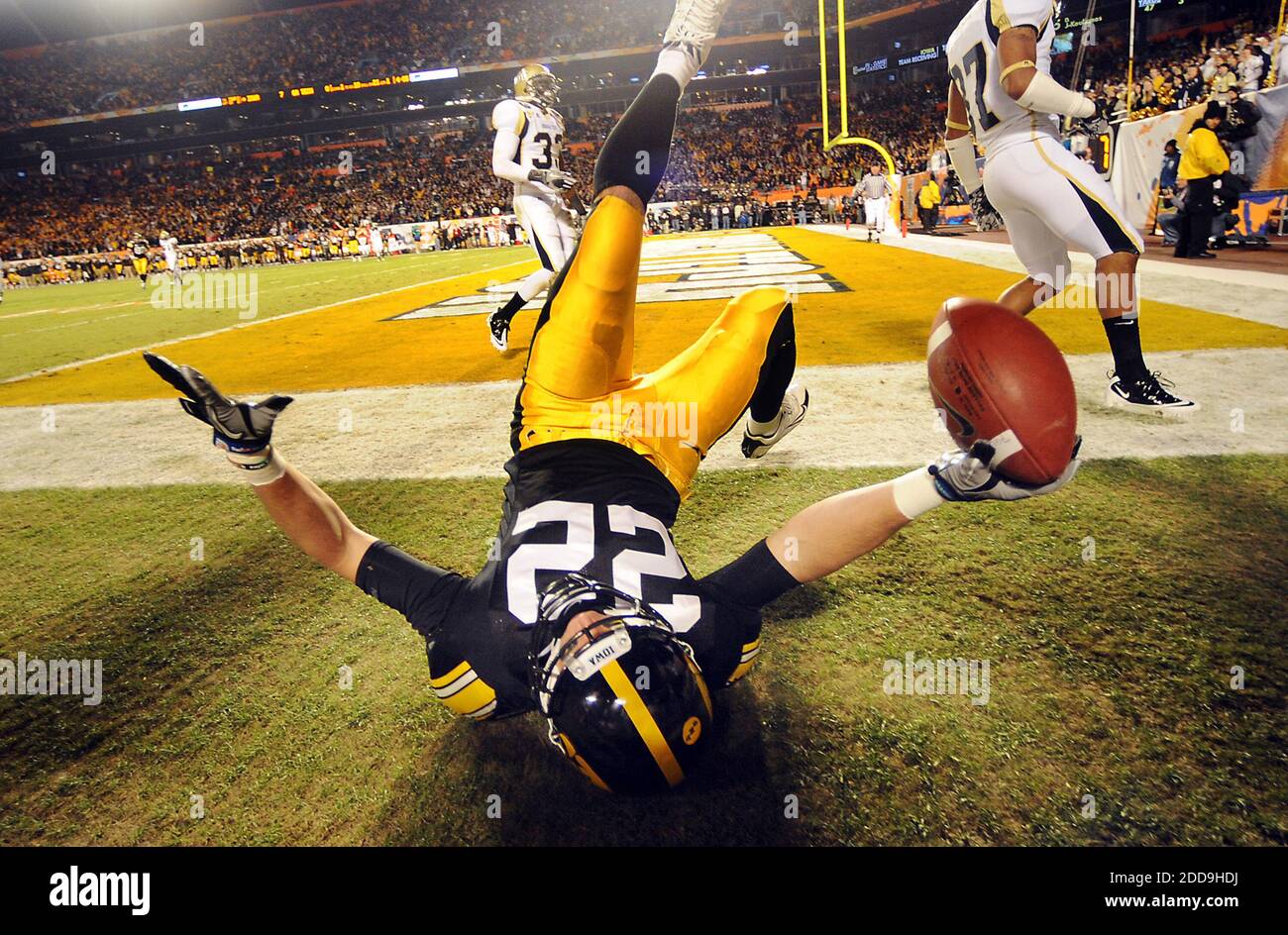 Fedex orange bowl hi-res stock photography and images - Alamy