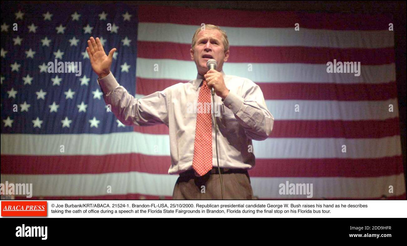George bush oath of office 2000 hi-res stock photography and images - Alamy