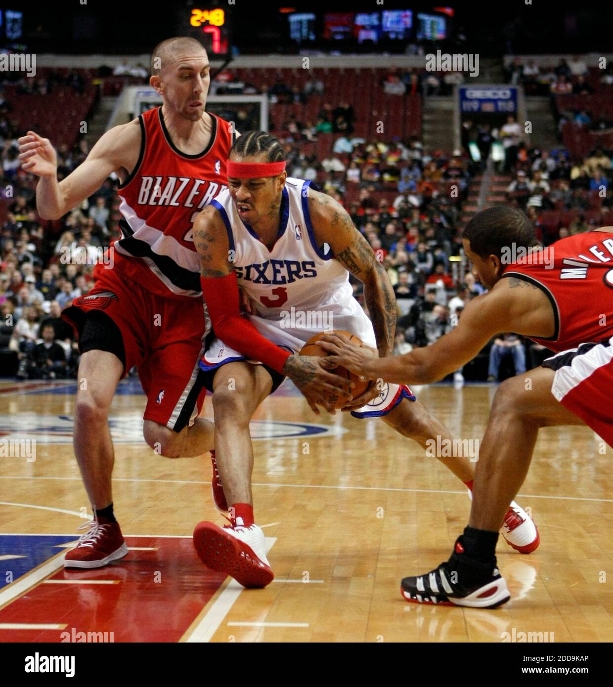 Allen iverson sixers hi-res stock photography and images - Alamy