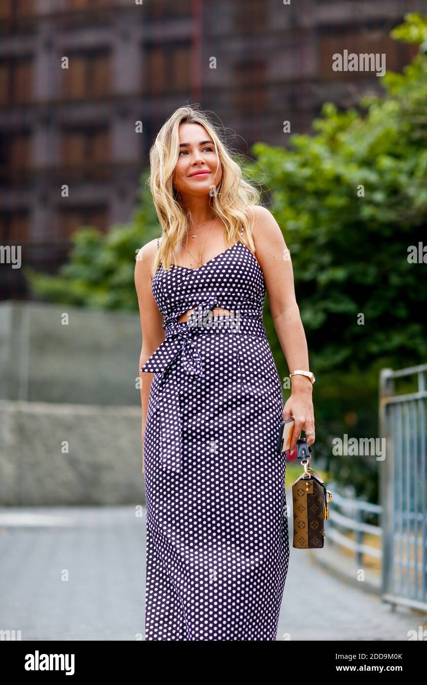 Rond noir hi-res stock photography and images - Alamy