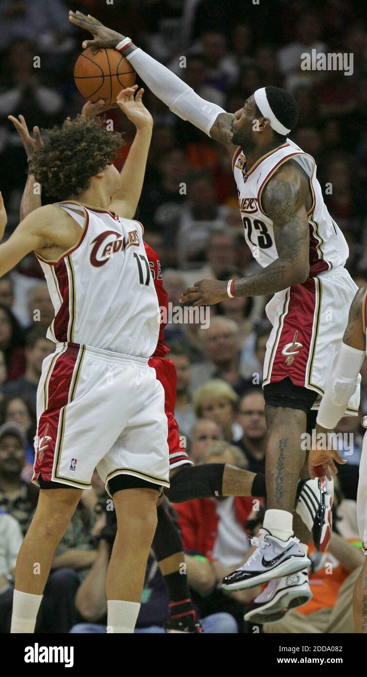 Lebron James Blocks Derrick Rose