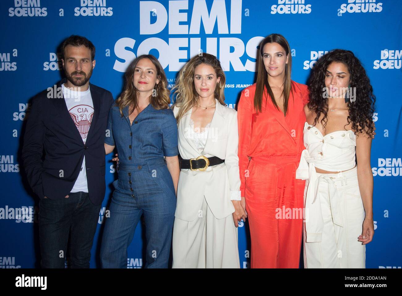 Demi soeurs hi-res stock photography and images - Alamy