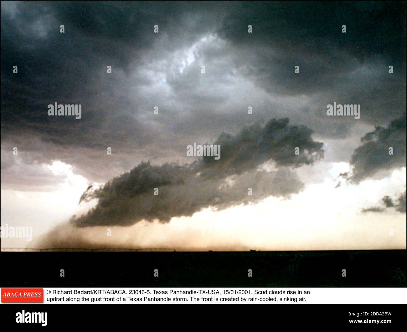 Scud clouds hi-res stock photography and images - Alamy