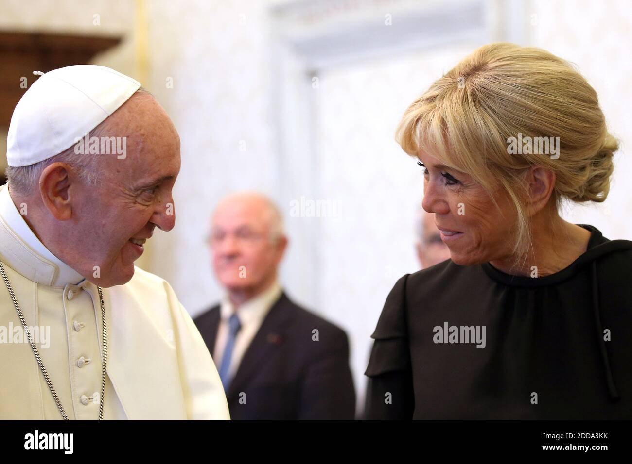 Pope Francis meets the French President Emmanuel Macron and his wife ...