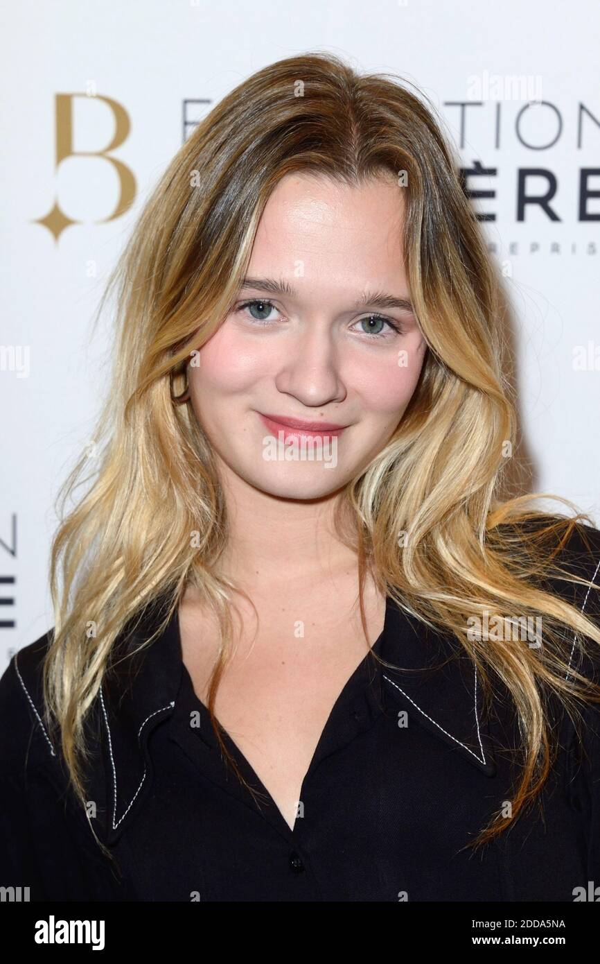 Manon Valentin assiste a la premiere du film Les Chatouilles au Cinema Pulicis a Paris, France ...