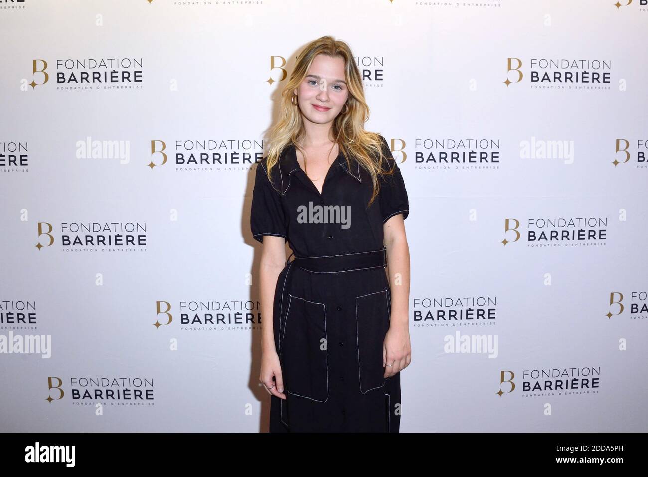Manon Valentin assiste a la premiere du film Les Chatouilles au Cinema ...