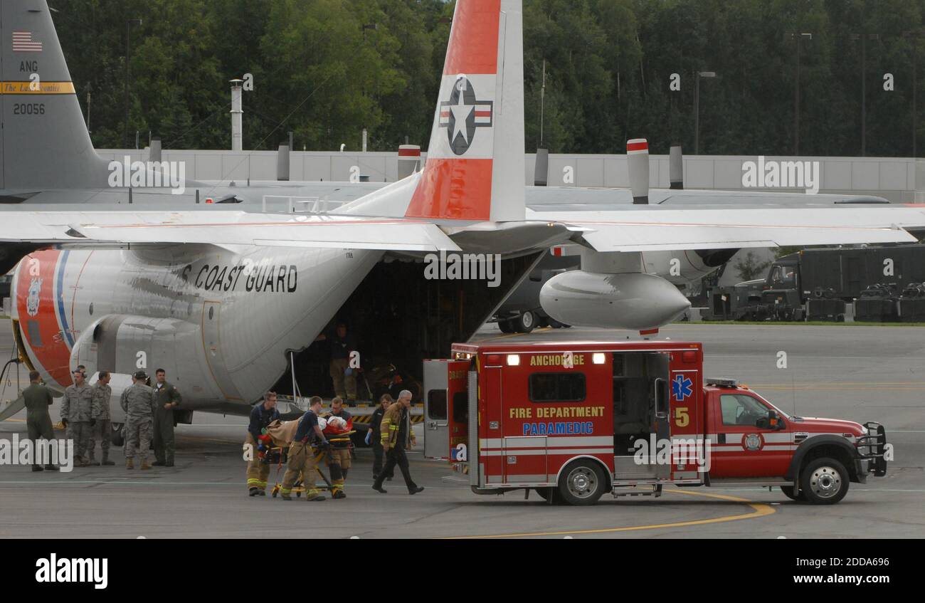 NO FILM, NO VIDEO, NO TV, NO DOCUMENTARY - Survivors from a plane crash ...