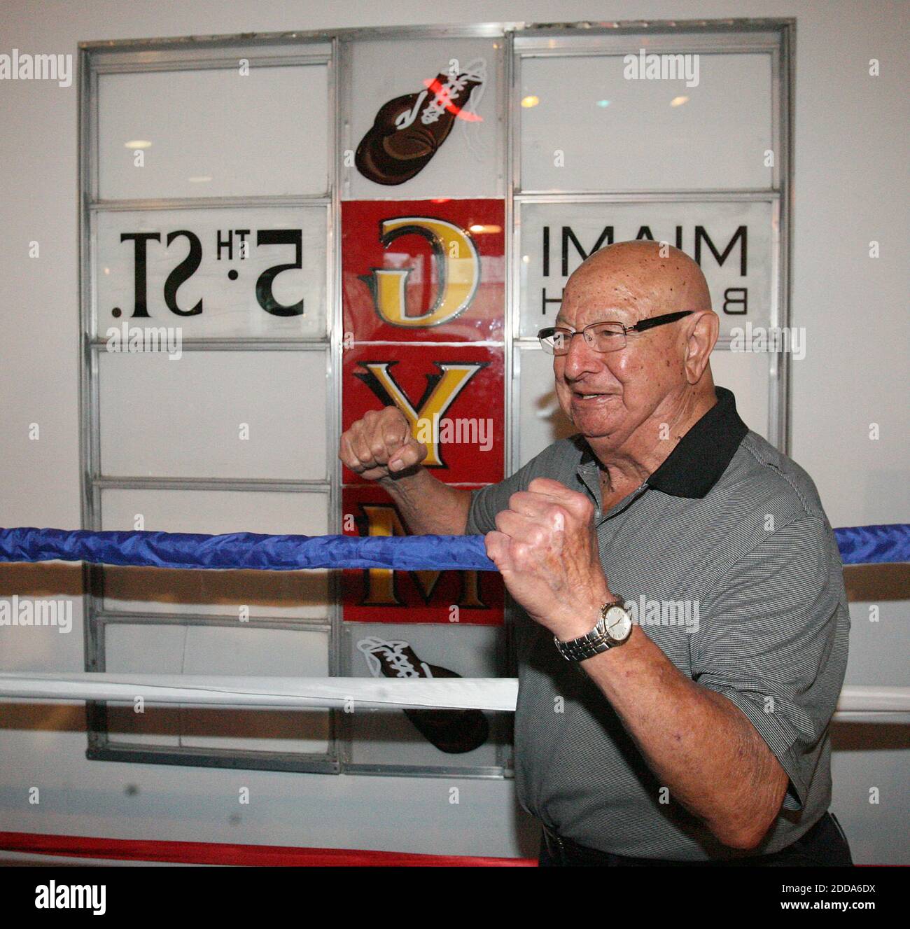 Angelo dundee hi-res stock photography and images - Alamy