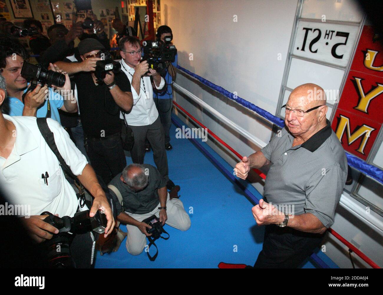 Angelo dundee hi-res stock photography and images - Alamy