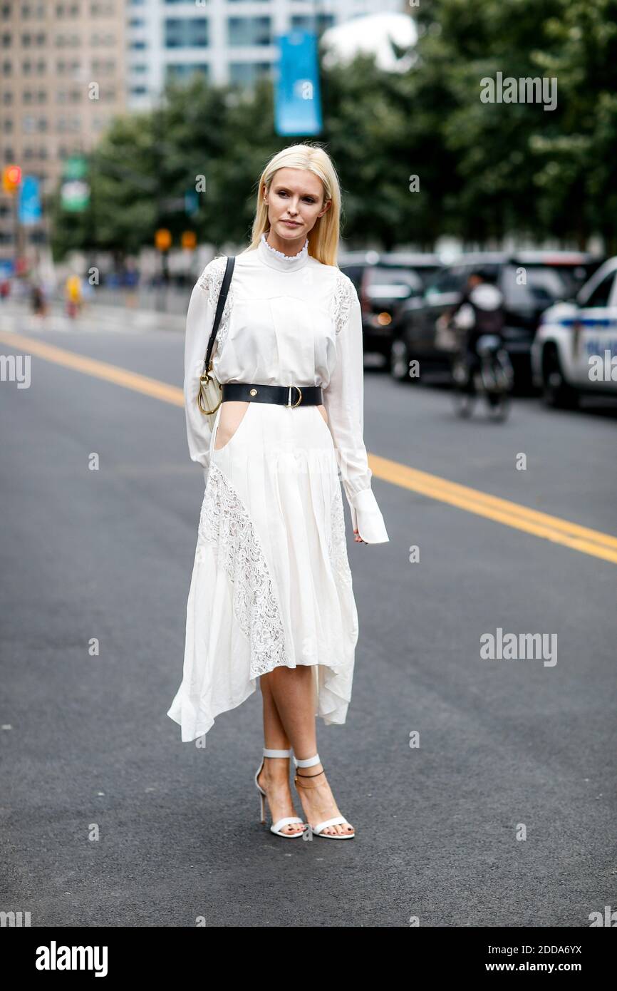 Street style, Kate Davidson Hudson arriving at Longchamp spring summer ...