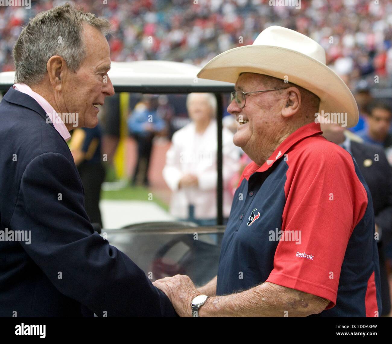 American football stadium in 2010 hi-res stock photography and images ...