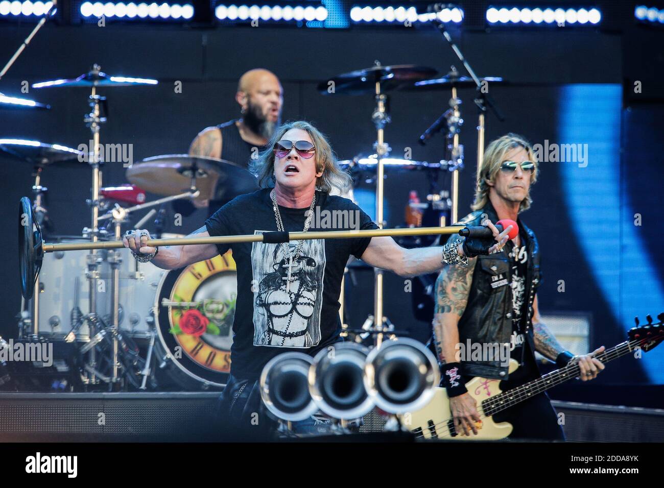 Guns N’ Roses vocalist Axl Rose and bassist Duff McKagan perform live ...