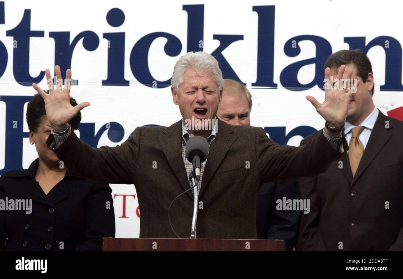 NO FILM, NO VIDEO, NO TV, NO DOCUMENTARY - Former President Bill ...