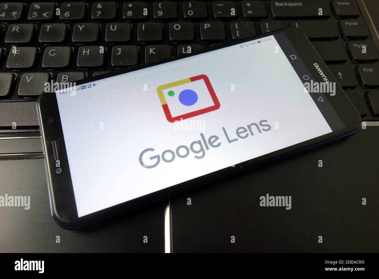 Google lens logo hi-res stock photography and images - Alamy