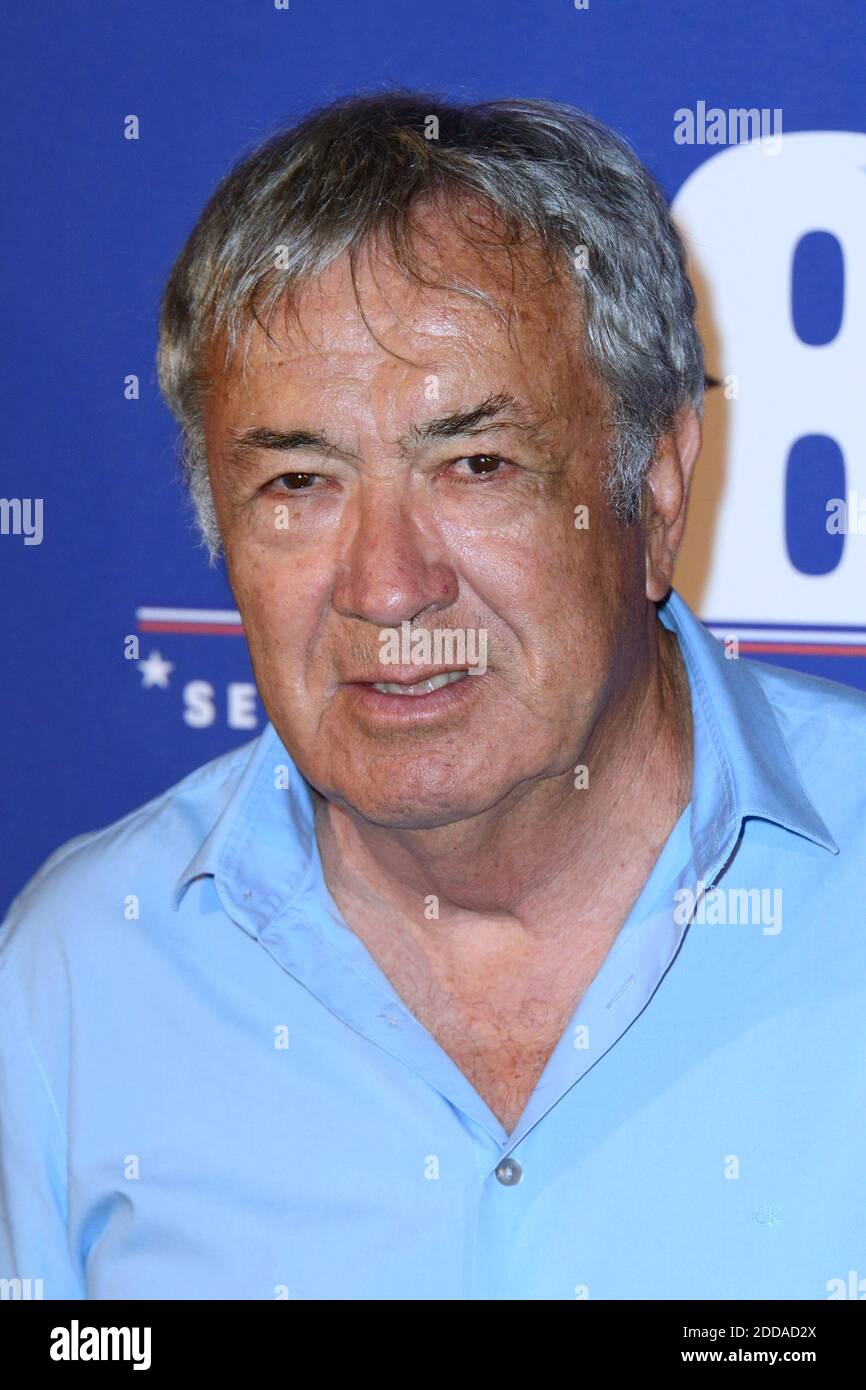 Henri Emile assiste a la Premiere du film Secrets d'Une Victoire au ...