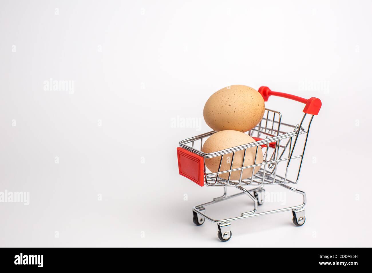 Chicken supermarket trolley hi-res stock photography and images - Alamy