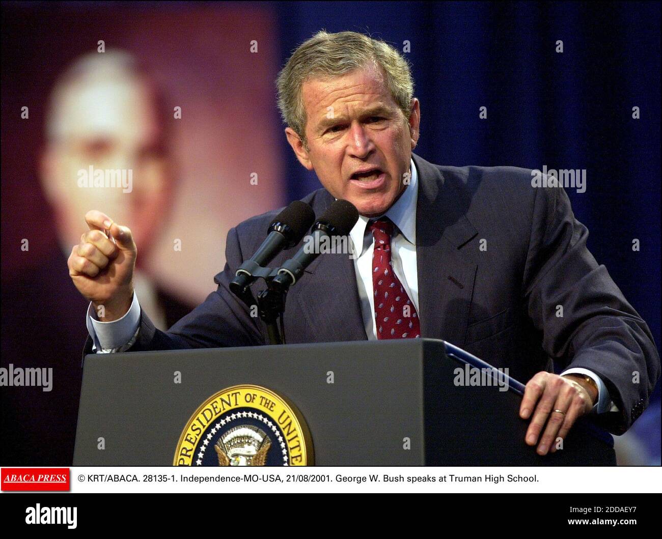 George w bush television 2001 hi-res stock photography and images - Alamy