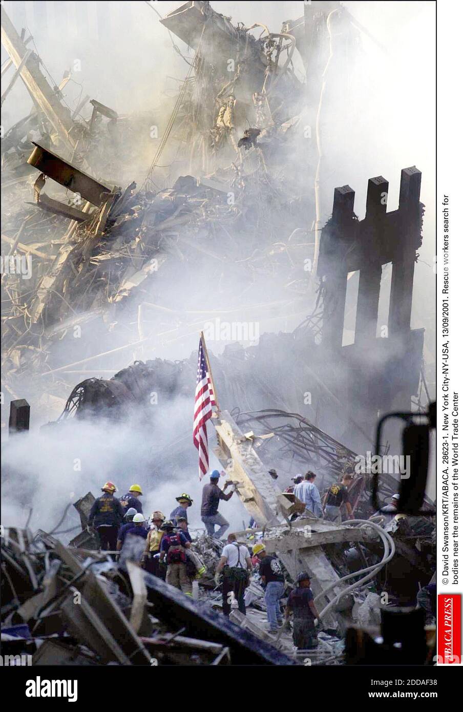 World trade center rescue workers hi-res stock photography and images ...