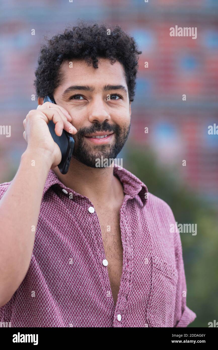 Hispanic man in city talking hi-res stock photography and images - Alamy