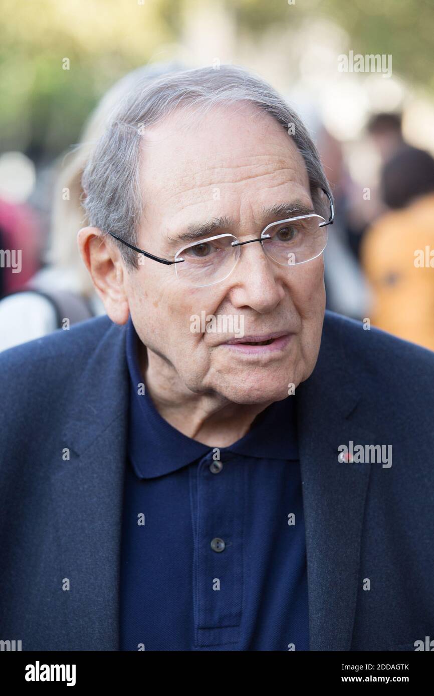 Robert Hossein leaving the funeral ceremony for French actor Jean Piat ...