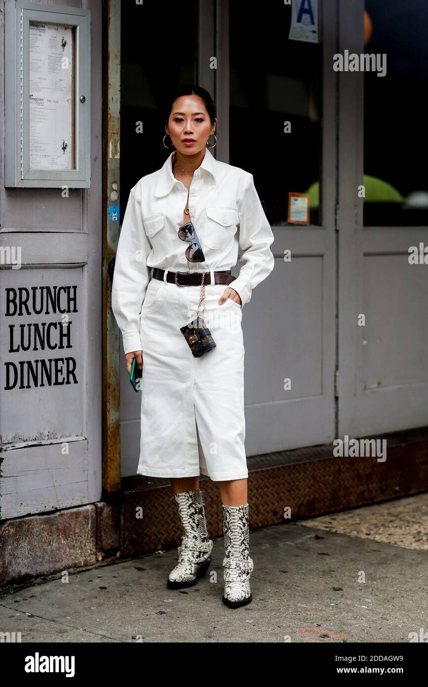 Serpent blanc hi-res stock photography and images - Alamy